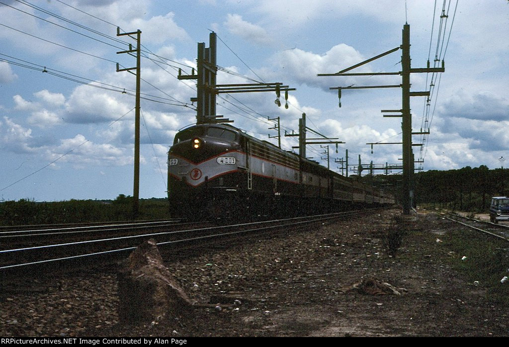 NJT E-8A 4253 heads into South Amboy